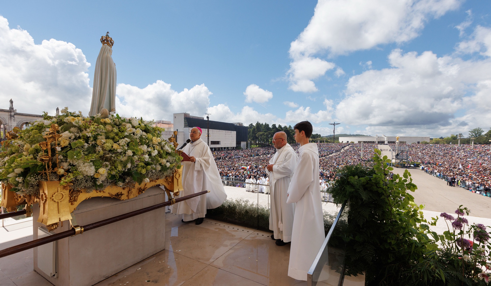Fatima – Les 12 et 13 mai, 470000 pèlerins ont prié pour la paix et le ...